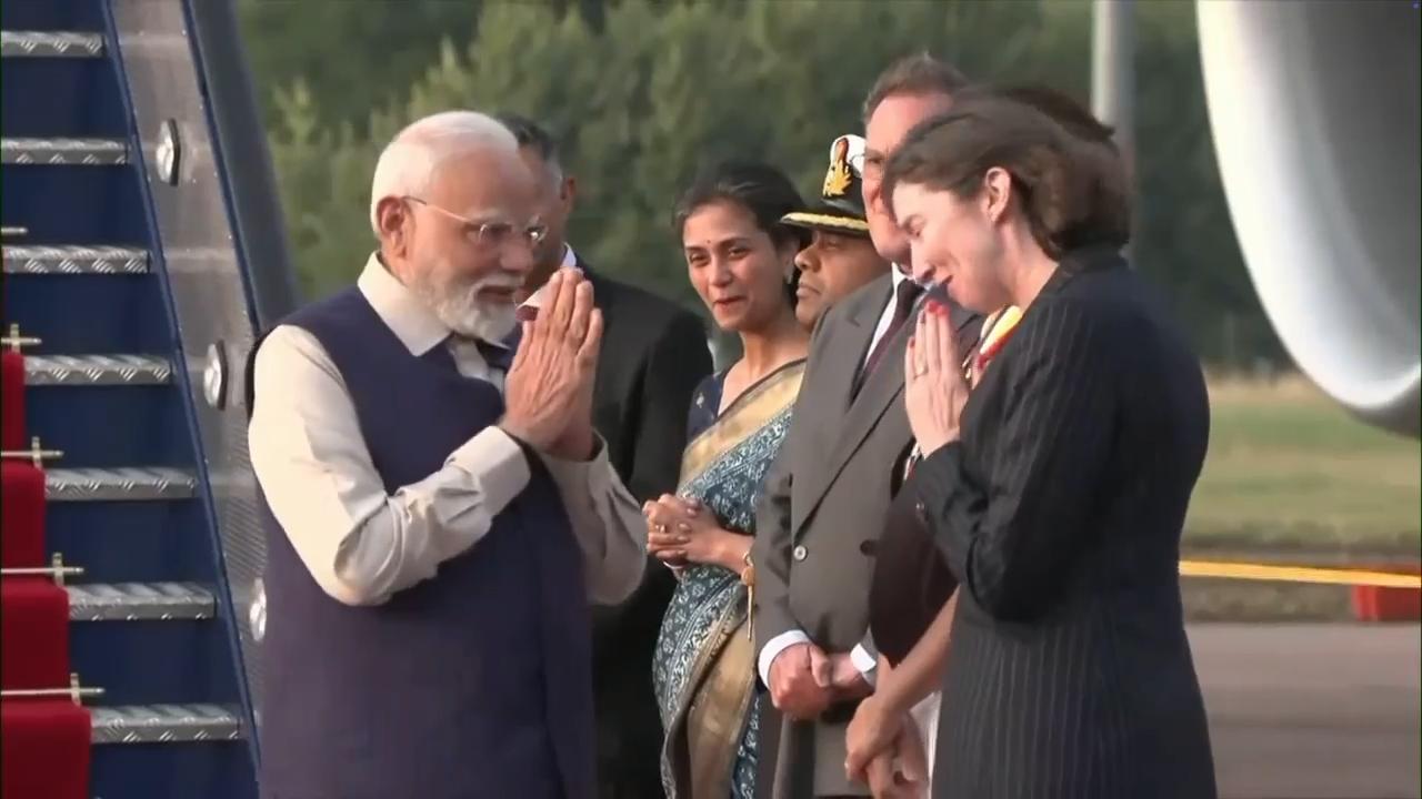 Indian Prime Minister Modi arrives in UK to sign UK-India trade agreement