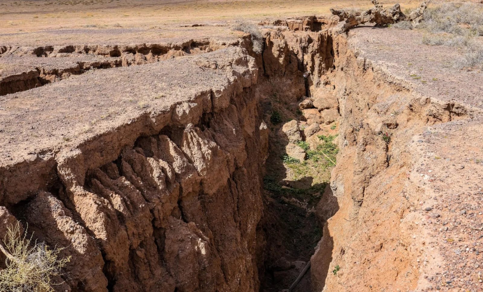Watch Earth Split in Real Time: 2.5-Meter Fault Slip Captured in ...