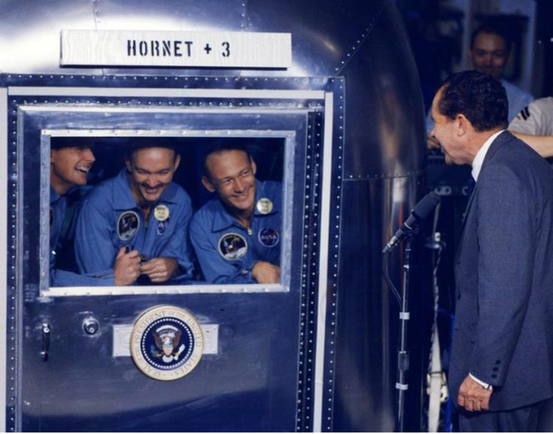 20 Vintage Photos Of Astronauts That Bring The Past To Life (1960s-1990s)
