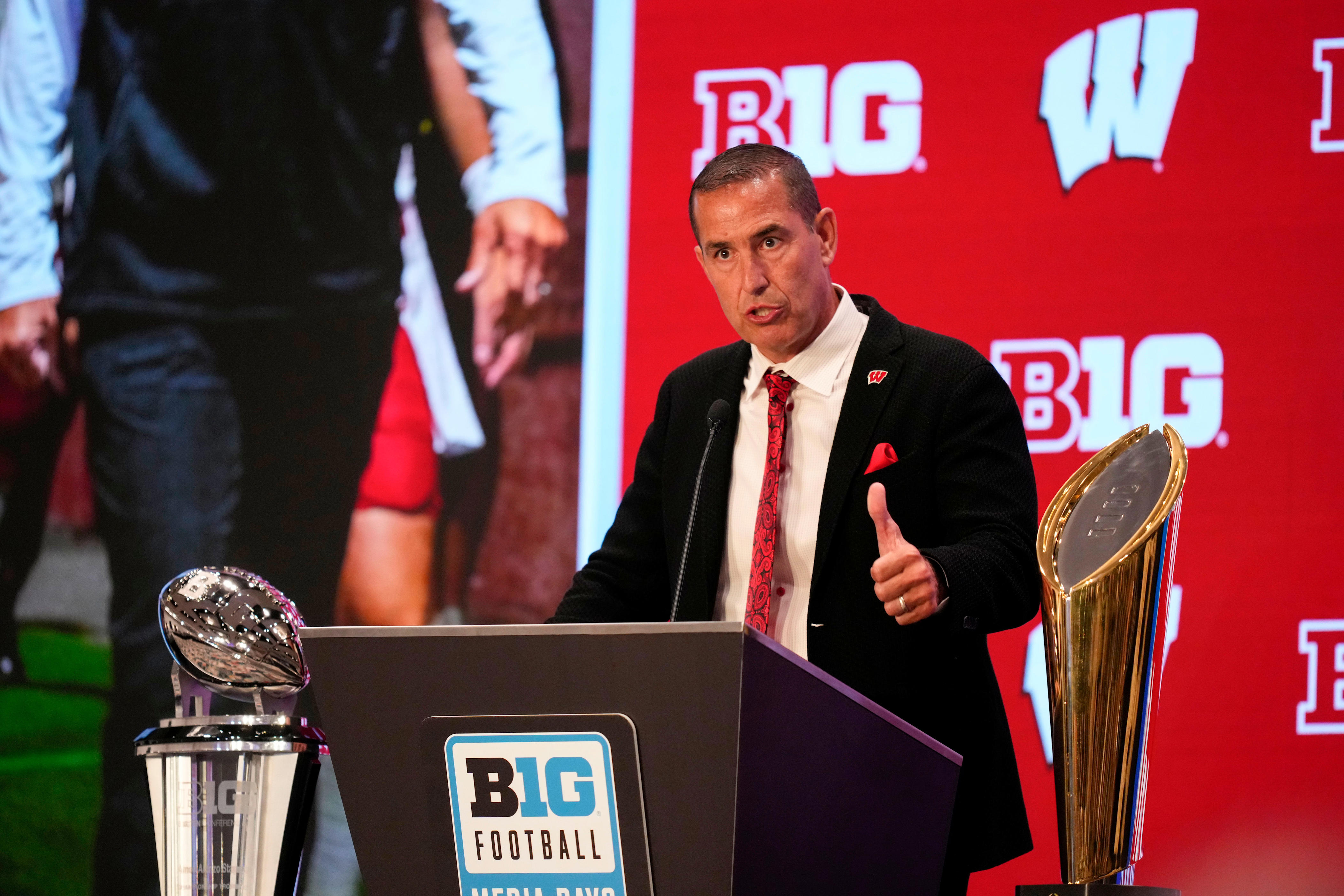Wisconsin coach Luke Fickell ready to tackle ride in F-16 jet