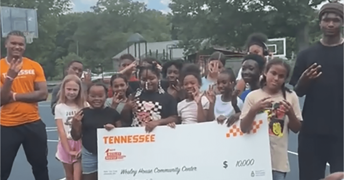 Tennessee’s Travis Smith, Jaedon Harmon make donation to Knoxville ...