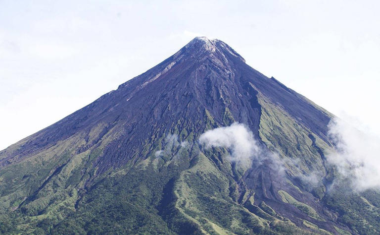 Phivolcs warns residents near Mayon Volcano vs lahar flows