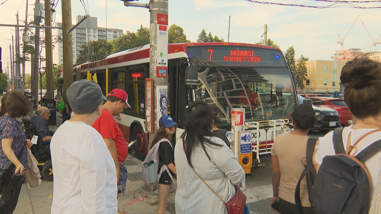 Toronto council approves priority transit lanes on Bathurst and ...