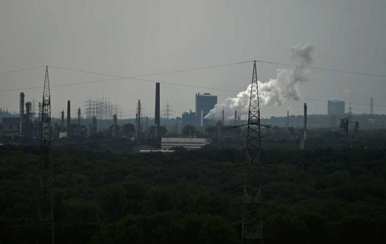 Germans reluctant to open wallets despite easing inflation