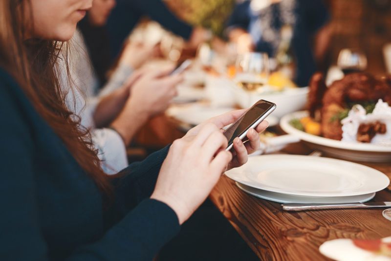 20 Things You Should Never Do When Eating Out
