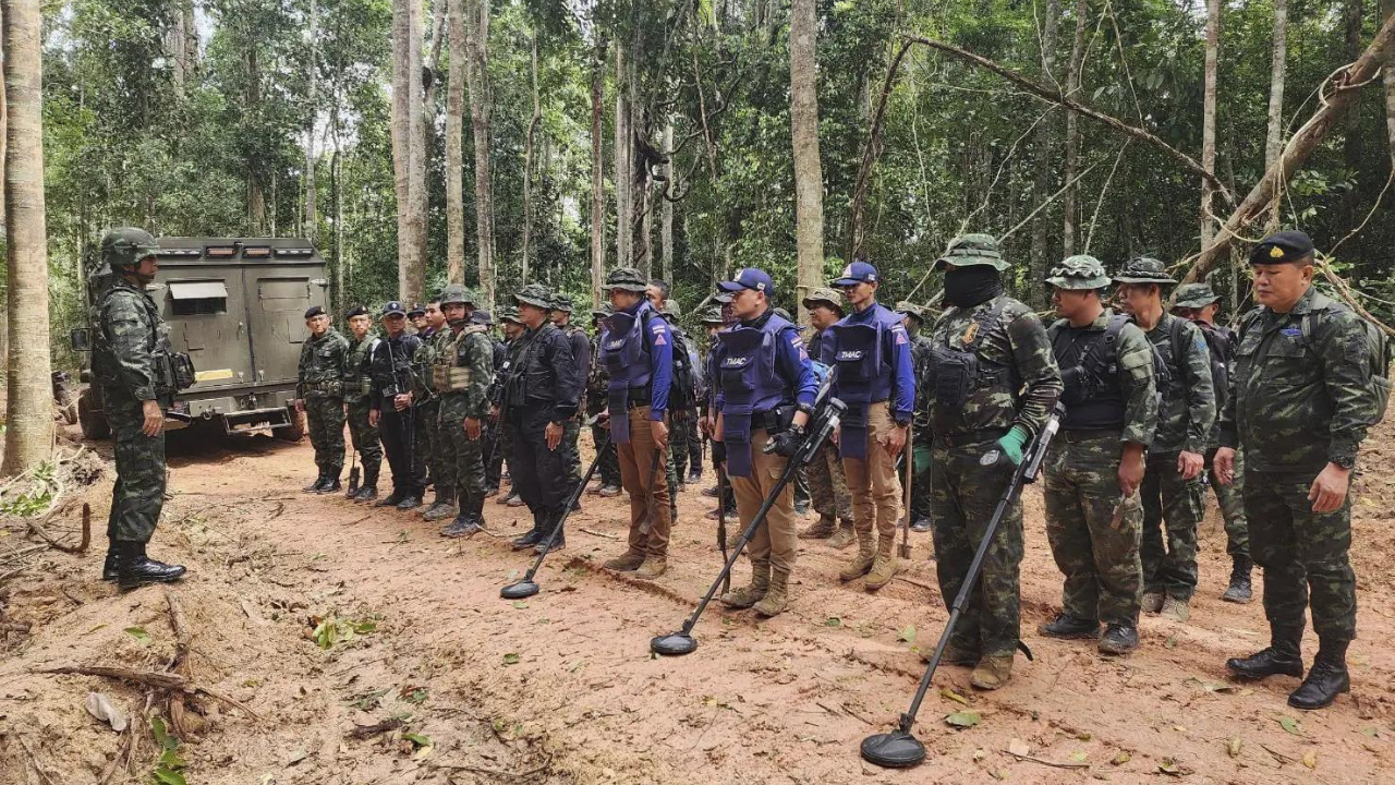Thailand-Cambodia face-off: Borders shut, F-16 deployed, civilians ...