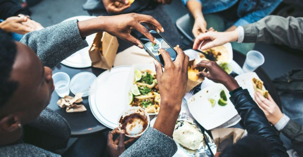 20 Things You Should Never Do When Eating Out