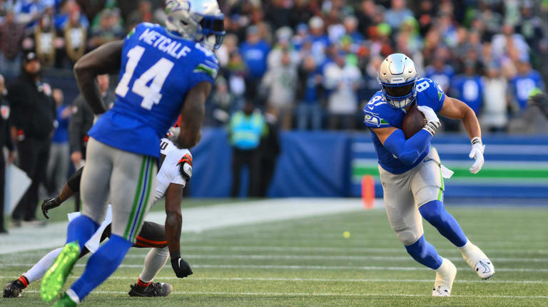 Seahawks’ Mike Macdonald shuts down question about Noah Fant release