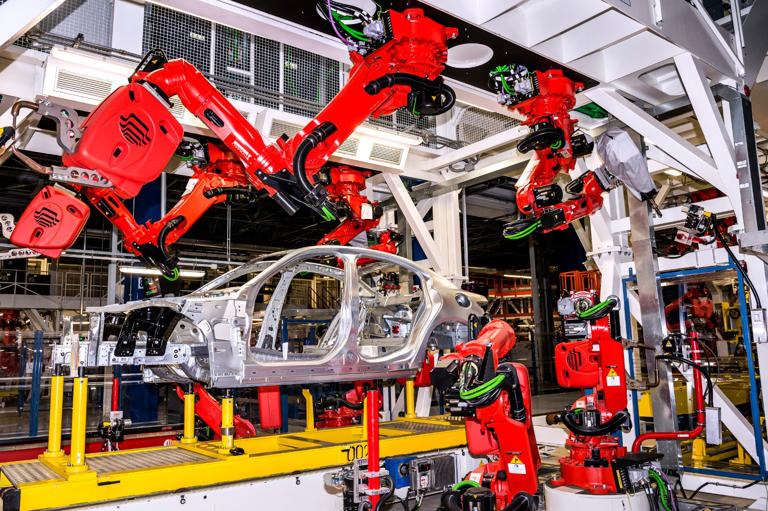 BYD potrebbe acquisire le fabbriche europee di Stellantis e il marchio ...