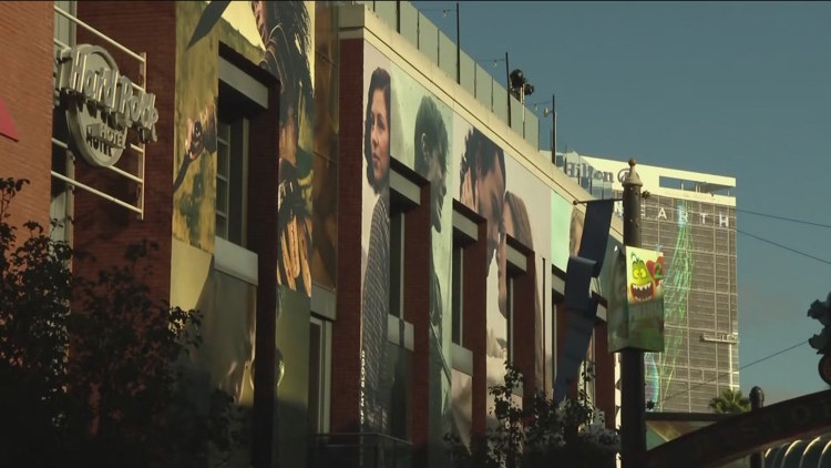 Downtown building wraps delight Comic-Con fans despite city's signage ...