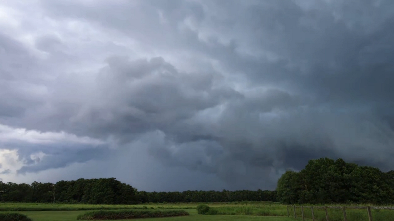 Time-lapse captures storm clouds forming over Elkton, Florida