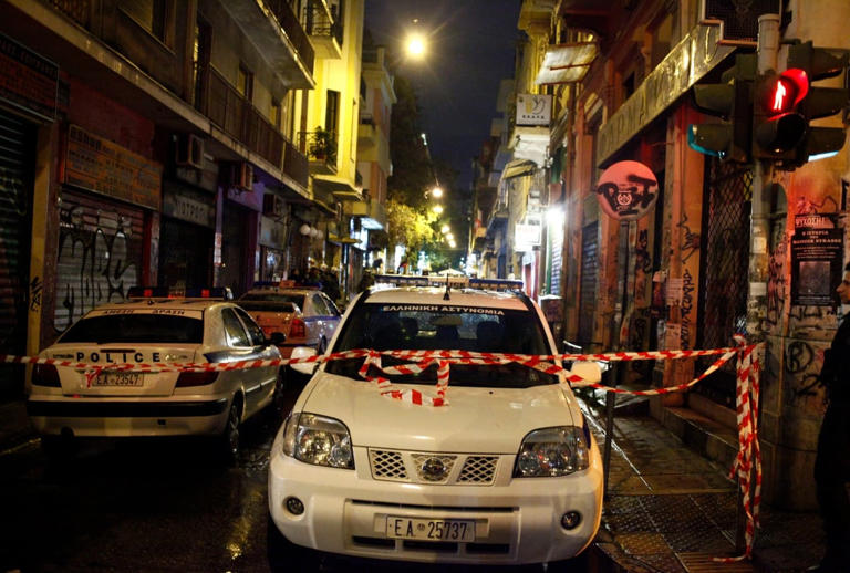 Νύχτα τρόμου για 82χρονη στα Εξάρχεια: γείτονάς της τη μαχαίρωσε με ...