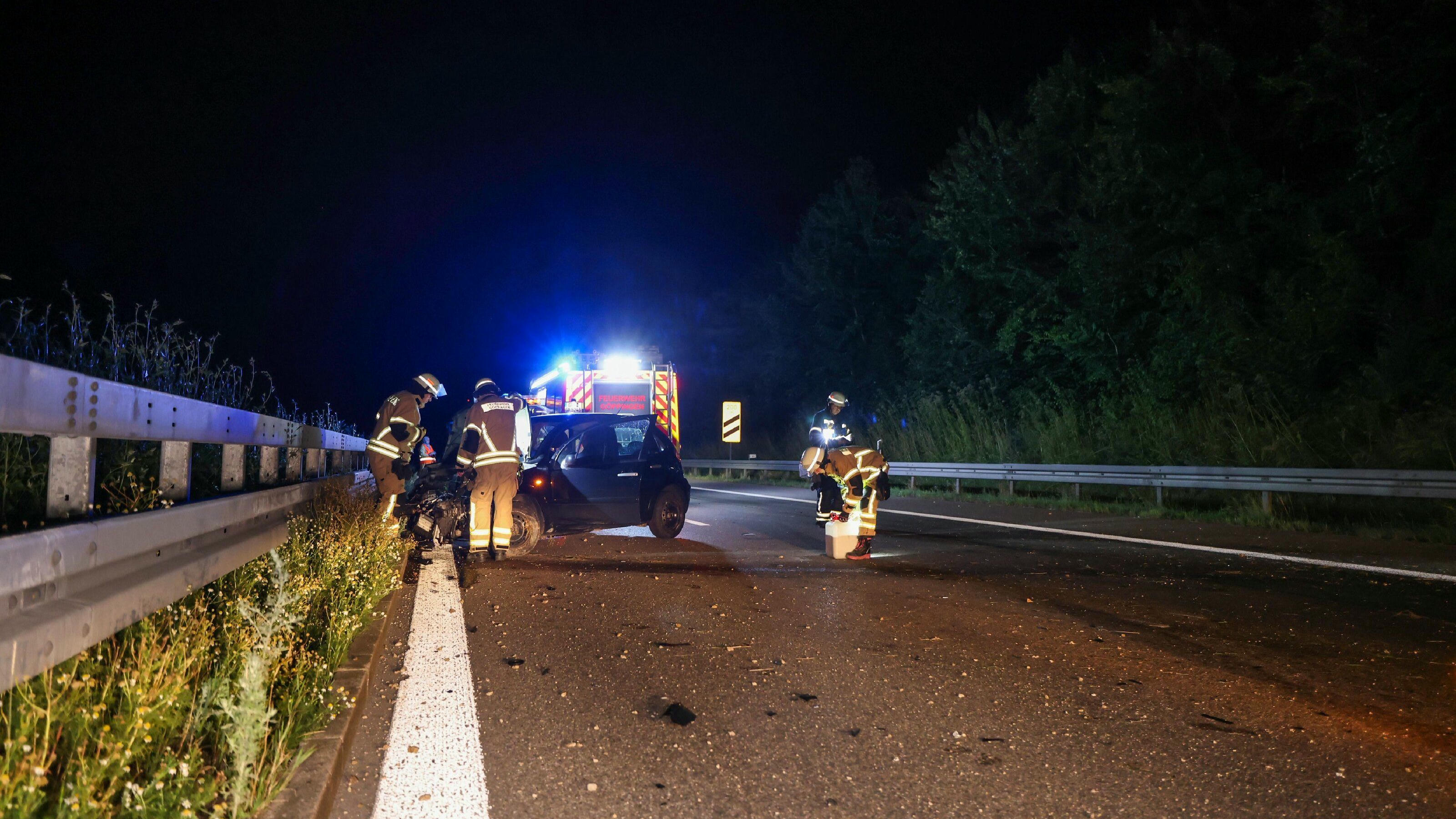 Schwerer Unfall bei Göppingen: Junger Fahrer kracht auf B10 in die ...
