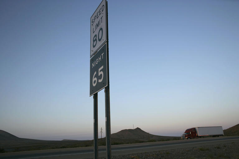 Truckers rejoice: Trump kills Obama plan to limit big-rig speed