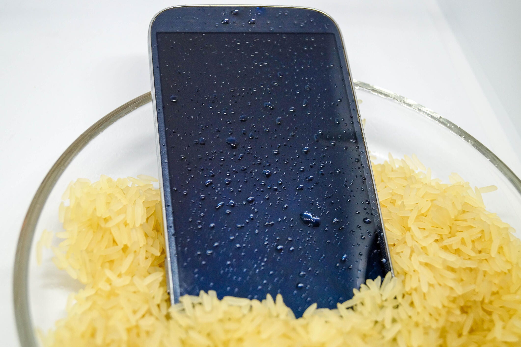 Apple's and Samsung's Warning: The Truth About Putting Wet Phones in Rice