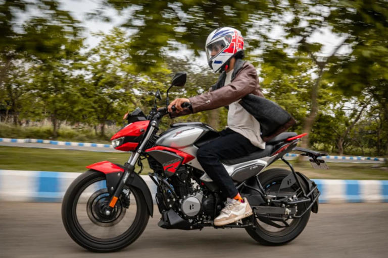 Honda CB125 Hornet Vs Hero Xtreme 125R Comparison: Specs, Features, Hardware