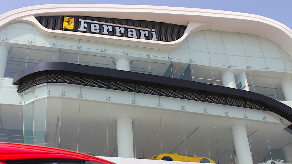 Επιστρέφει στην Ελλάδα η Ferrari