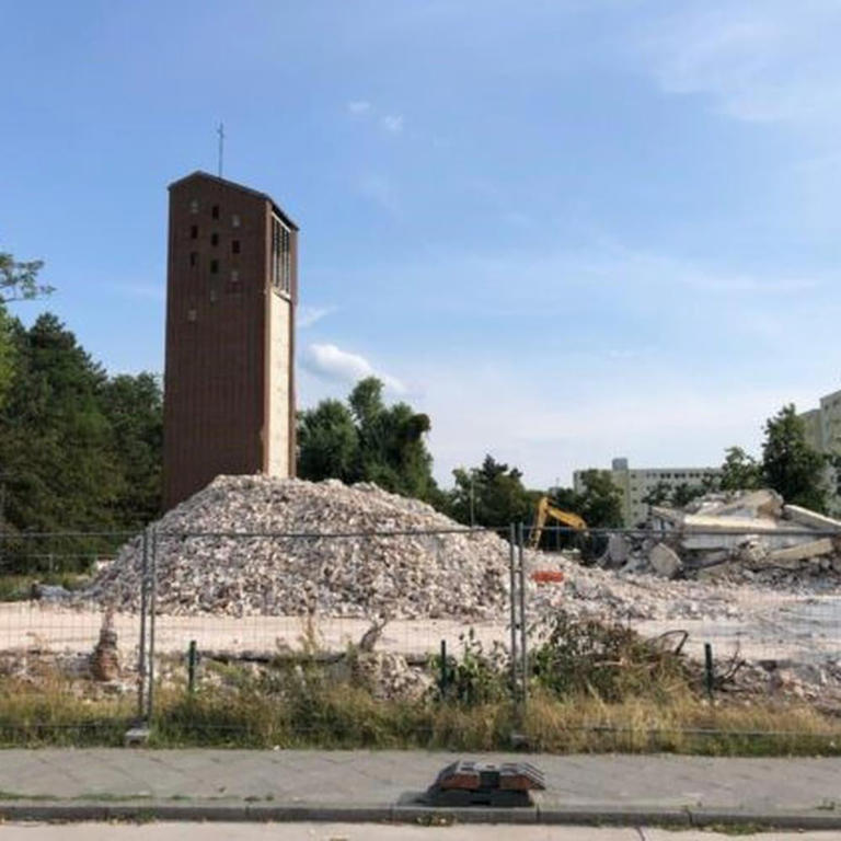Ein Gotteshaus wird abgerissen: Die letzten Bilder einer Kirche am ...
