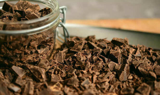 Dark Chocolate vs Dark compound: Which should you choose and why?