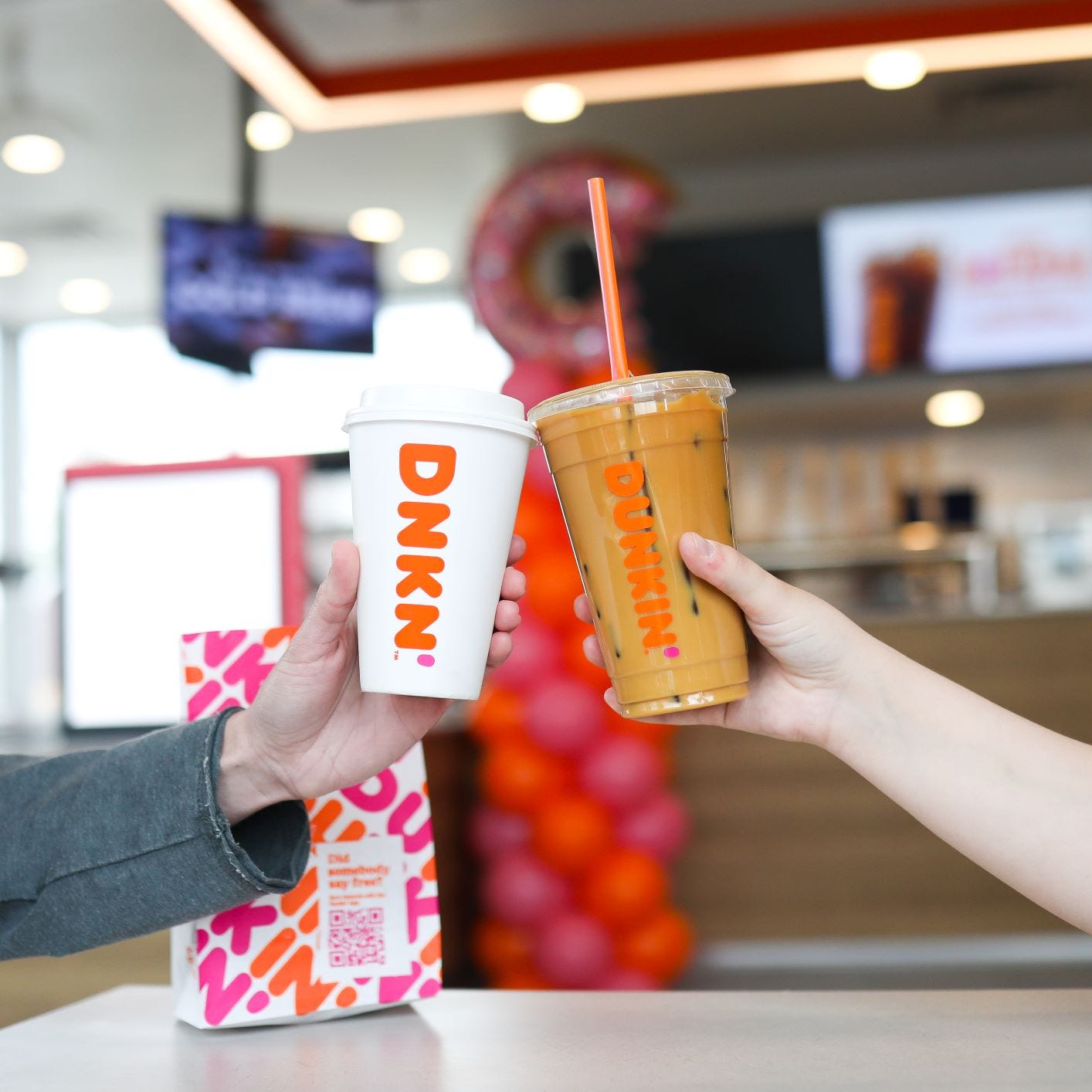 When do pumpkin spice lattes return to Starbucks, Dunkin' and more ...