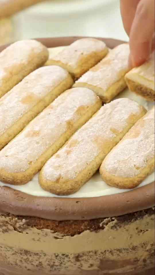 Cake Frosting Journey - Watch This Baker's Frosting Tricks!