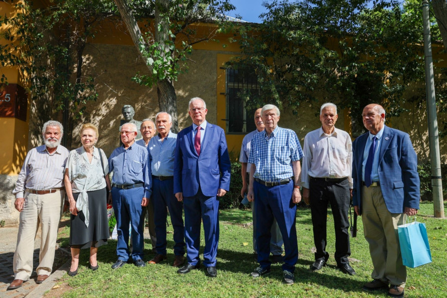 Κατάθεση στεφάνου από τον Κωνσταντίνο Τασούλα στο ΕΑΤ – ΕΣΑ