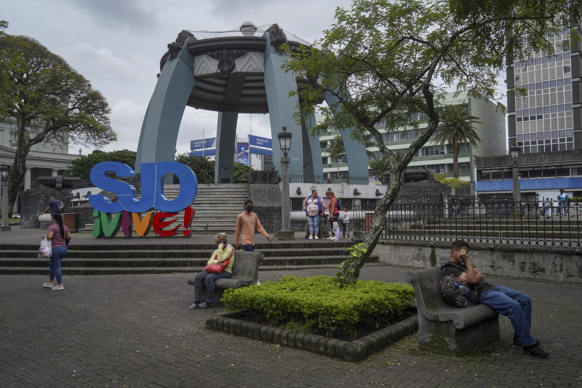 Verhaftete Schönheiten, die die Welt in ihren Bann zogen