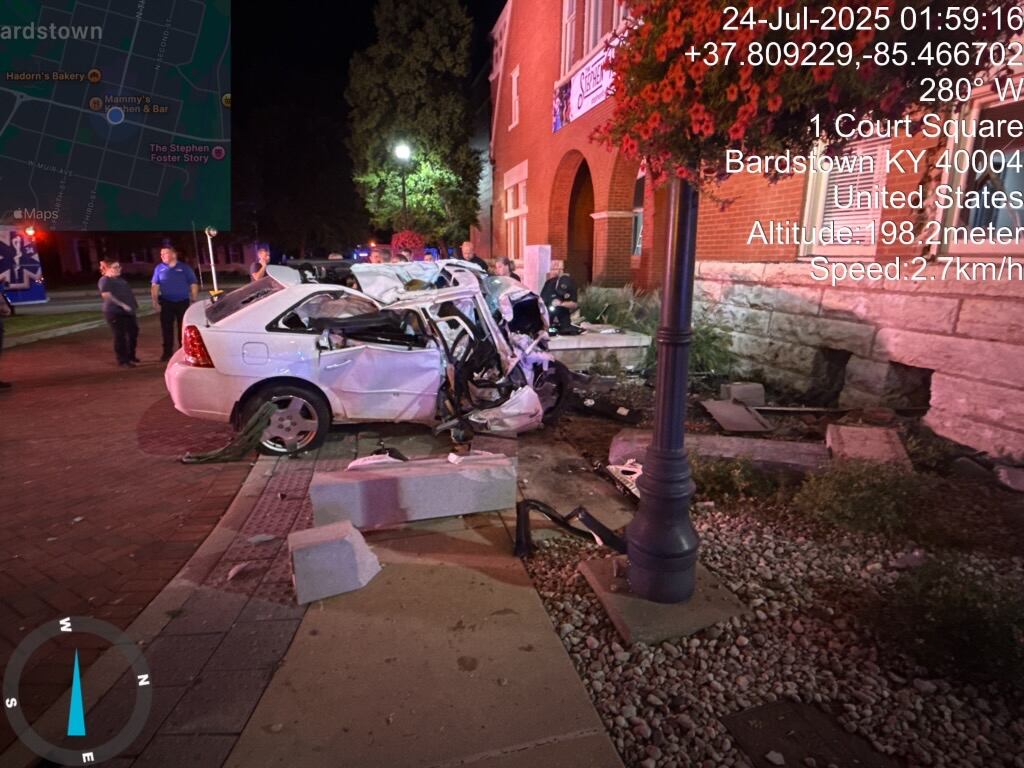 1 dead after car crashes into Nelson County Courthouse