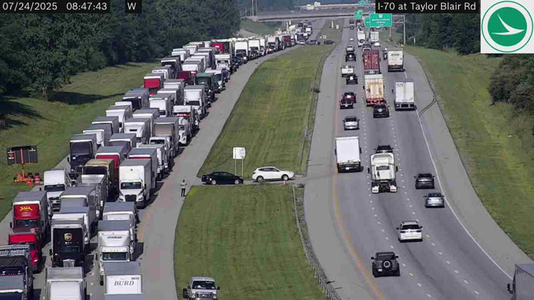 3-semi crash on I-70 near West Jefferson shuts down eastbound lanes