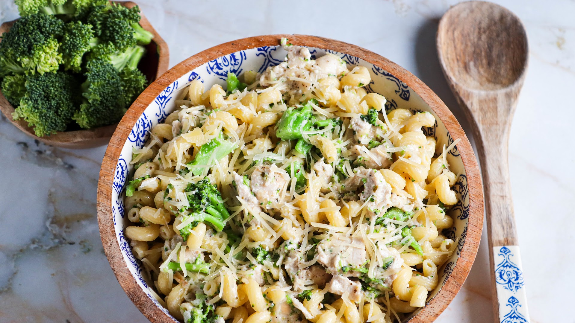 You Won't Get Bored Eating This Chicken Dinner - Pasta And Chicken In ...