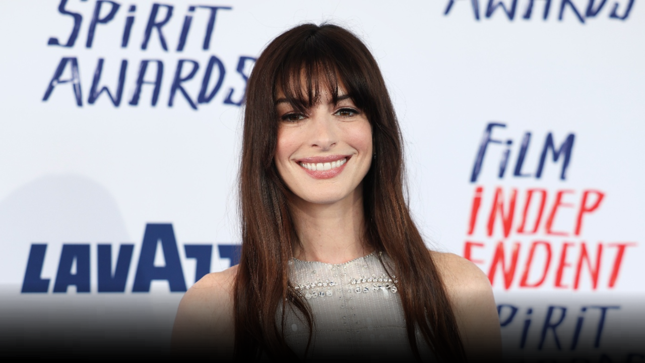 Anne Hathaway's mad dash and more can't-miss pics of celebs out and ...