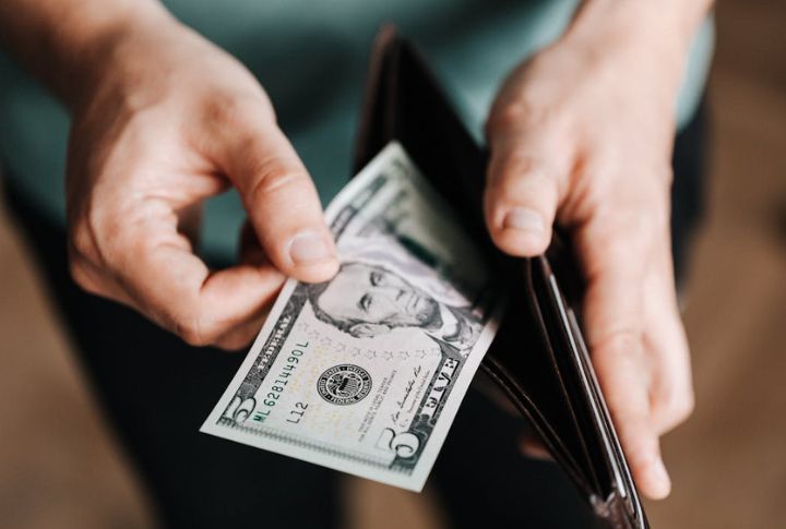 10 Green Flags Your Wallet Is Actually In Good Shape