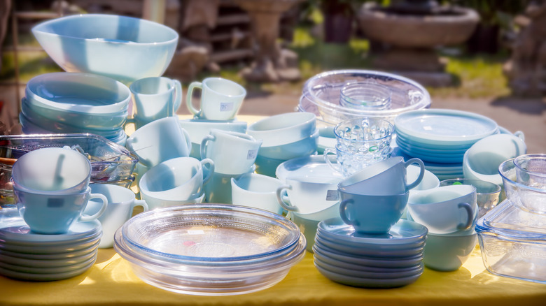 The Vintage Kitchenware Brand That's Worth Buying At Thrift Stores Or ...