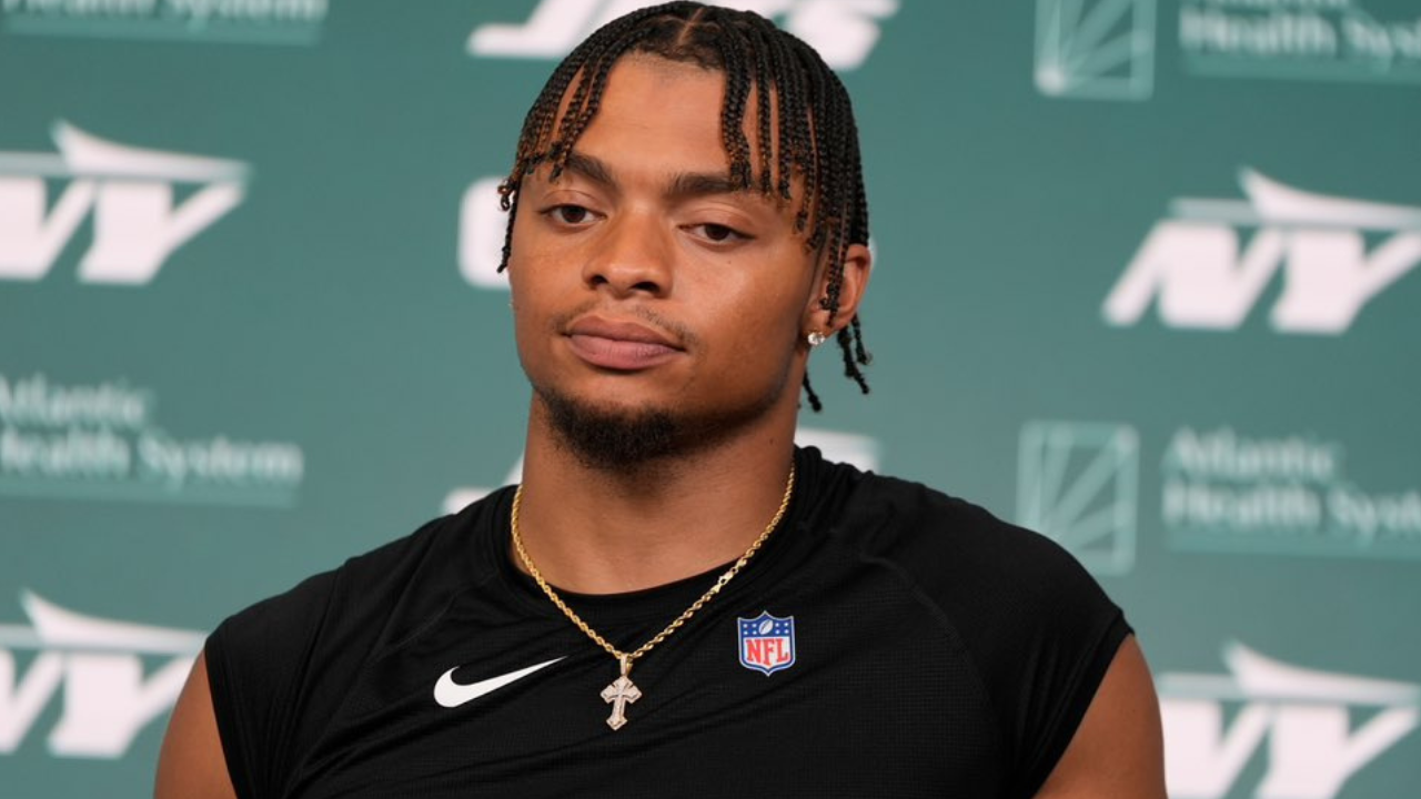 Justin Fields injury scare shocks Jets as QB leaves training camp on ...