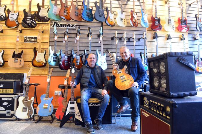 Guitarist who played with The Stone Roses and Simply Red visits South ...