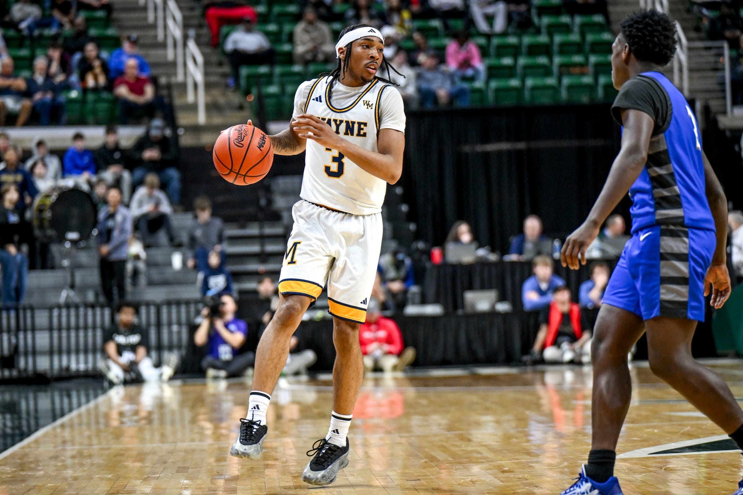 College basketball analyst raves about Spartans commitment PG Carlos ...