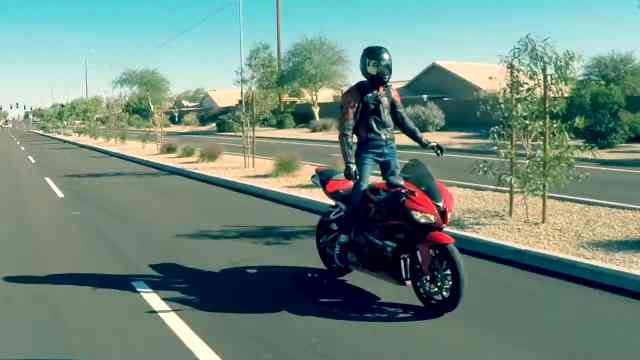 R6 Stand Up Wheelies