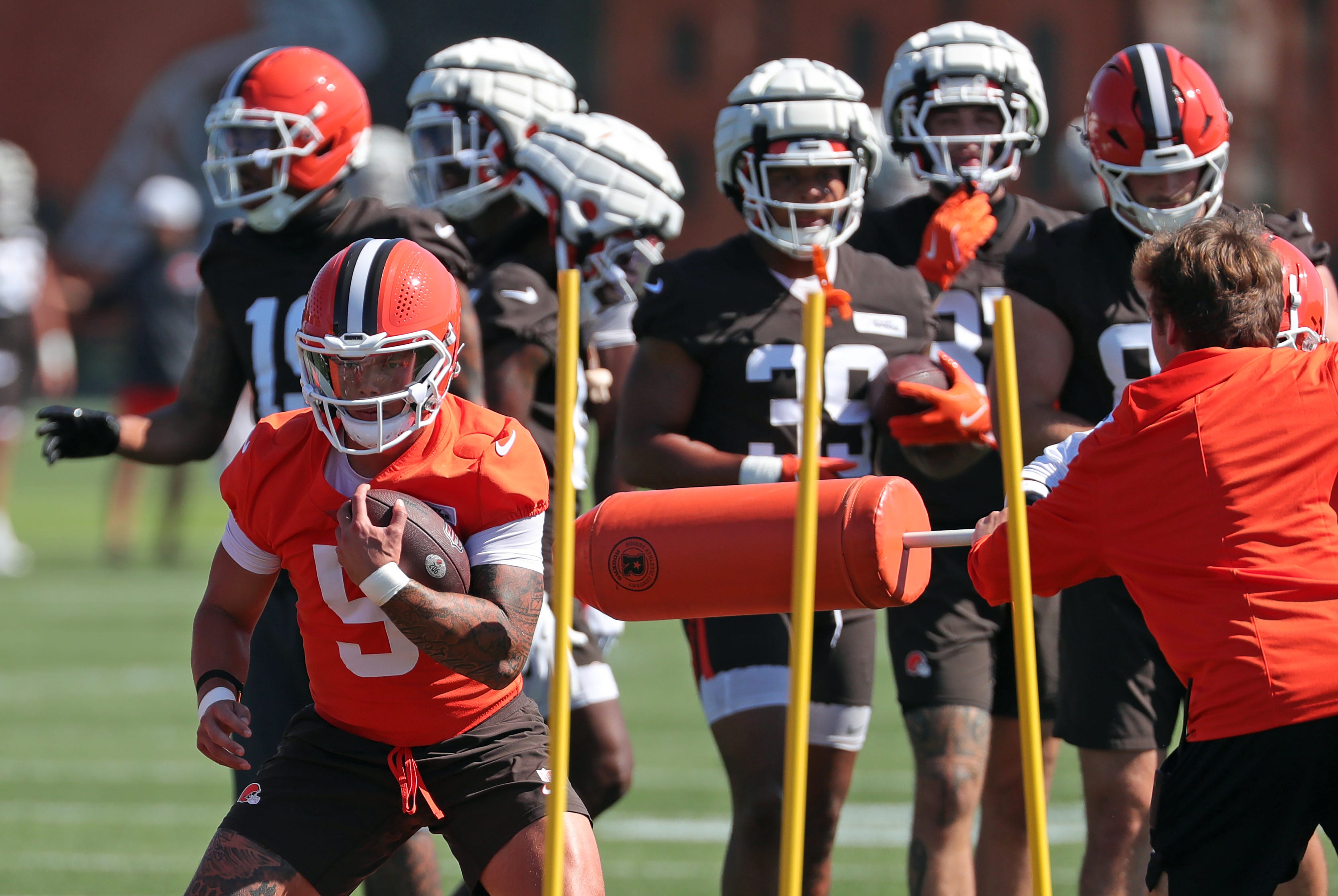 'Reps are reps. Pros are pros': Rookie Dillon Gabriel trying to make most of Browns camp