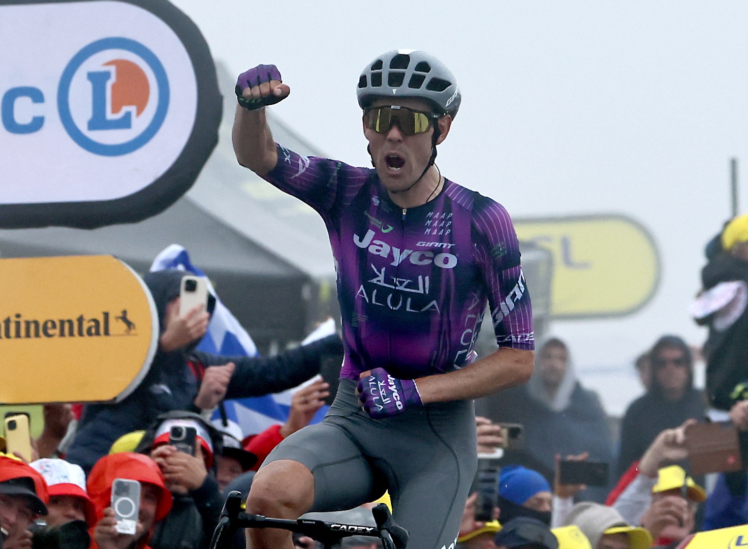 Ben O'Connor conquista el techo del Tour, Pogacar suma y sigue