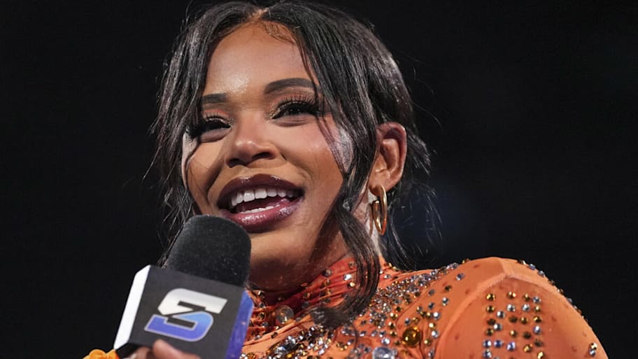 Bianca Belair Gives Update On Broken Fingers, When She May Be Cleared For WWE Return