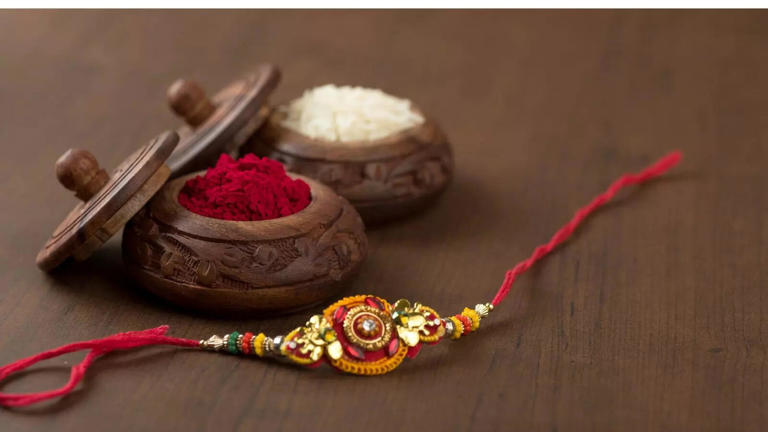 Raksha Bandhan 2025 Date & Muhurat: Avoid Bhadra, Know Ritual Timings