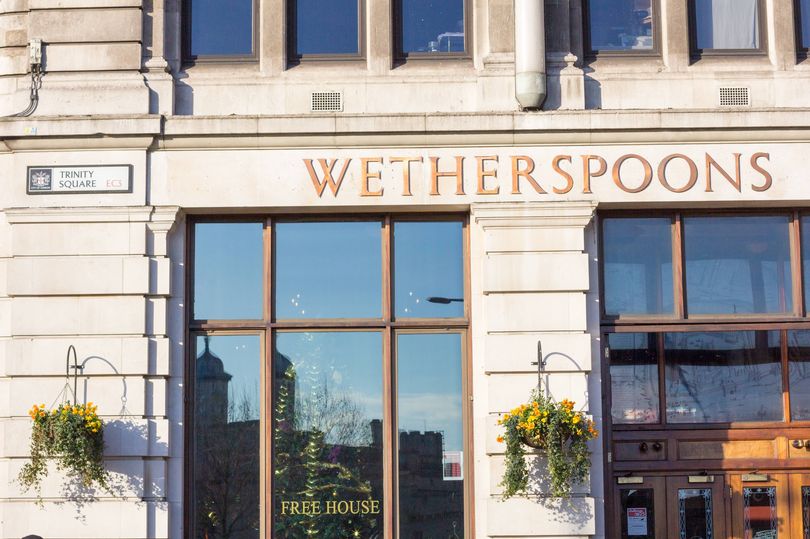 Man visits Wetherspoons to see what you can buy for £5 – and is left ...