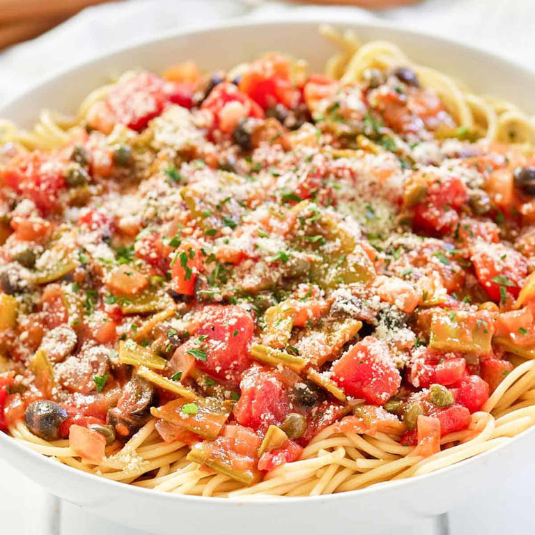 Classic Vintage Spaghetti alla Puttanesca Recipe