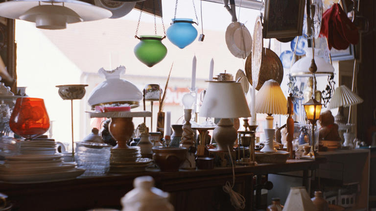 Valuable Vintage Lamps You Should Always Buy If You See Them At Thrift ...