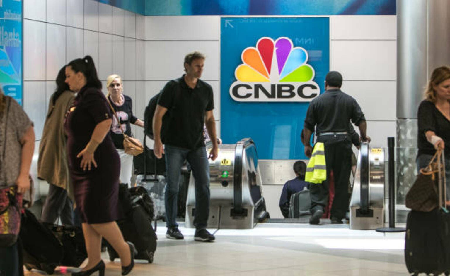 Jeff Bezos weighing possible purchase of CNBC business network - report