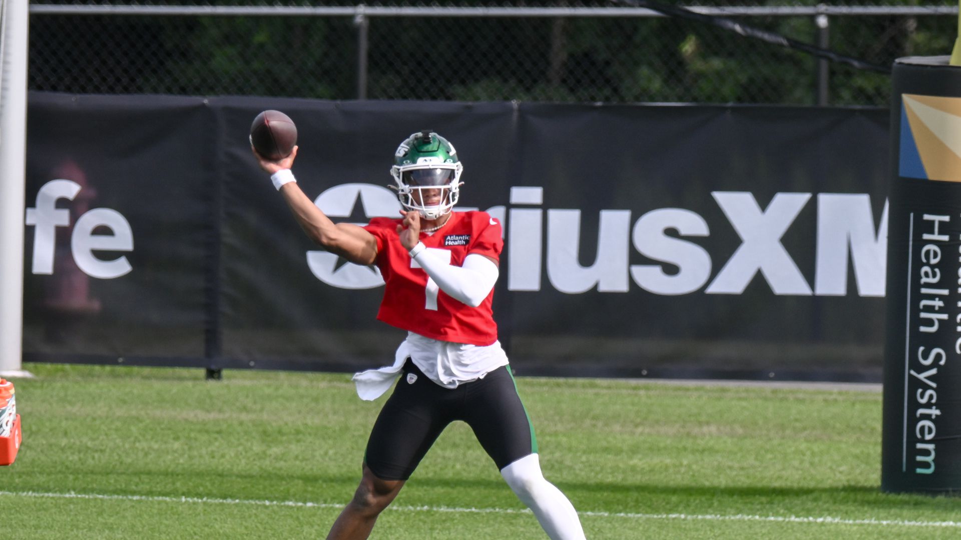 Former Steelers QB carted off at training camp