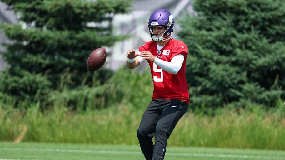 Watch: Vikings QB JJ McCarthy shows off his arm strength in day 1 of ...