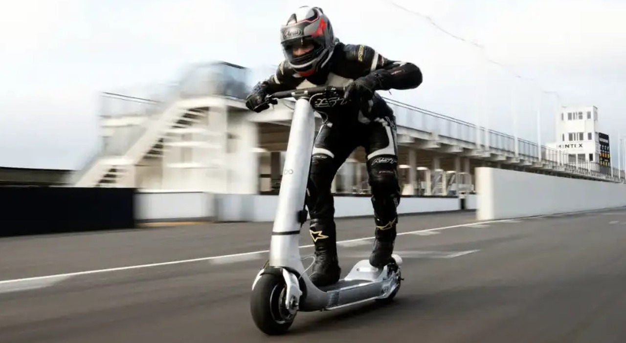 Bo Turbo, il monopattino elettrico che viaggia a 160 km/h. Ha rapporto ...