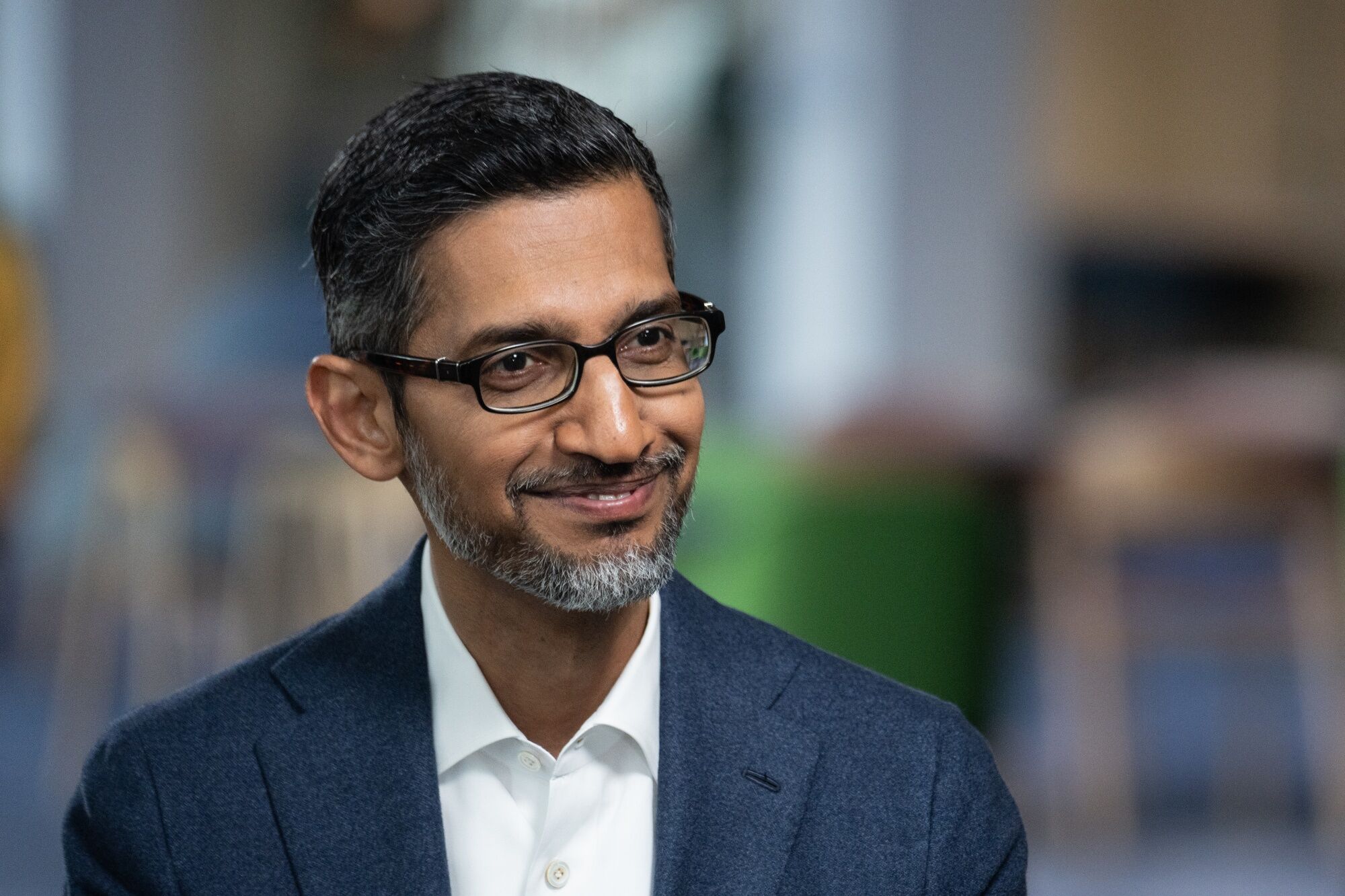 Alphabet’s Rise Propels CEO Sundar Pichai to $1 Billion Fortune