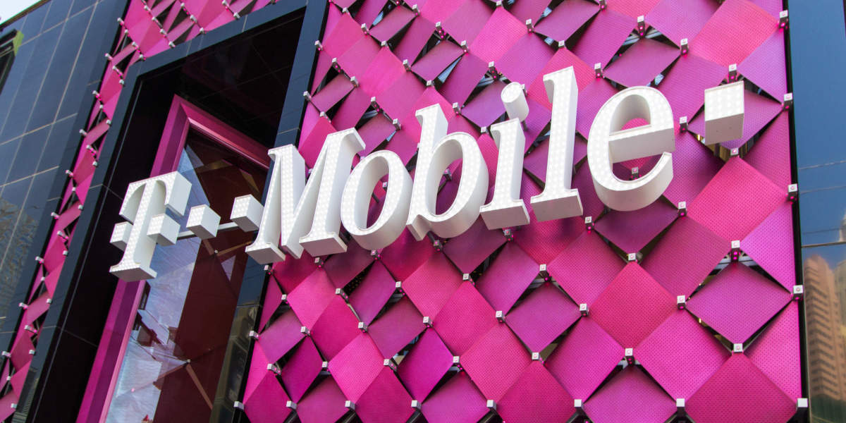 T-Mobile's satellite service lifts off, and it's open season on rivals